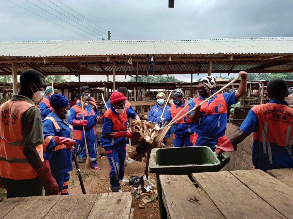 GCGL, Zoomlion clean Hohoe and distribute waste bins | GBC Ghana Online ...