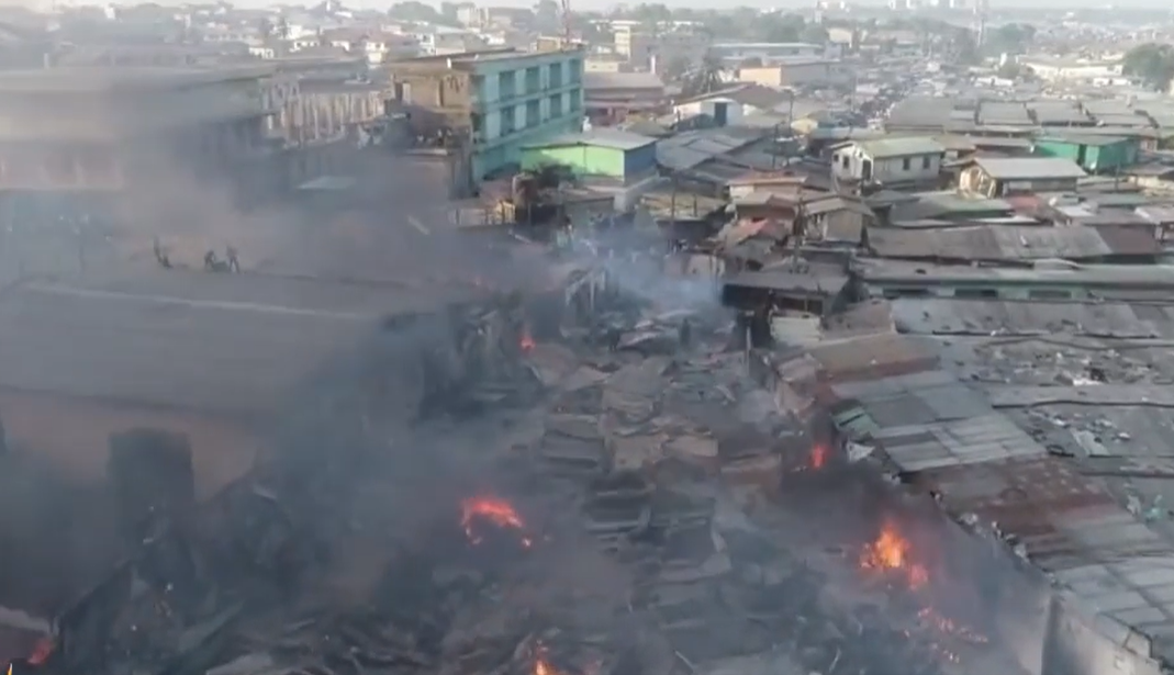 Personnel of Ghana Fire Service fight inferno at Kantamanto Market