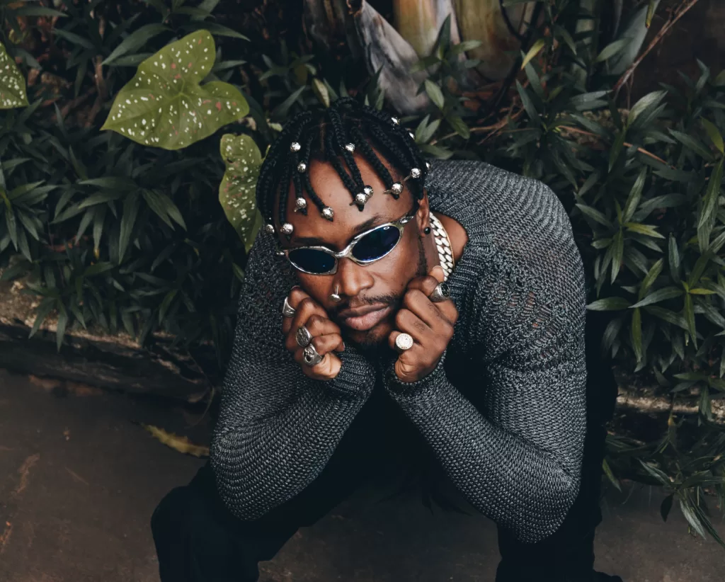 E.L surprises fans with new single ‘Soba’